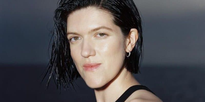 “The Sea”: Romy’s Dreamy Ode to a Lost Love